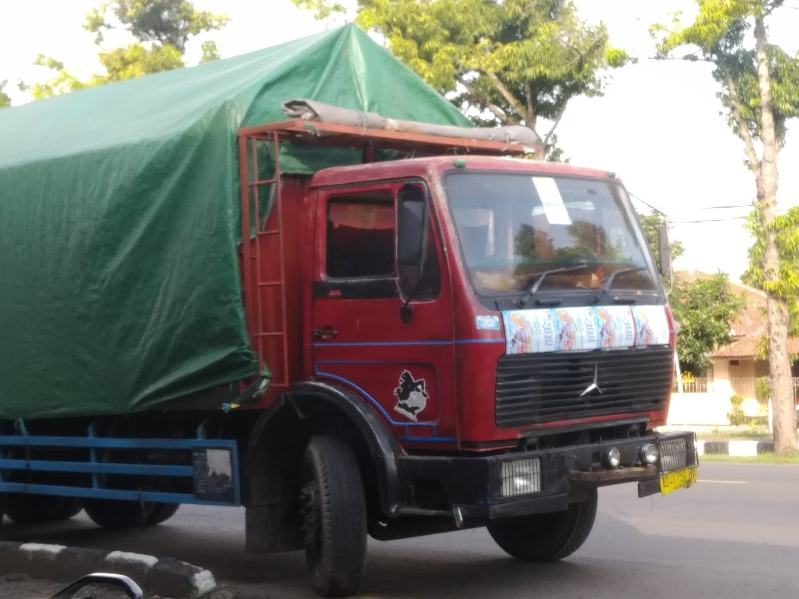 Medium Duty Truck Mercedes Benz NG 917 Truk Legendaris Mercy ...