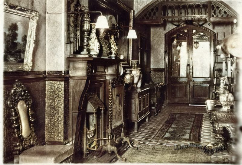 Colorized Photos That Show the Interior of the Moorfield House in ...