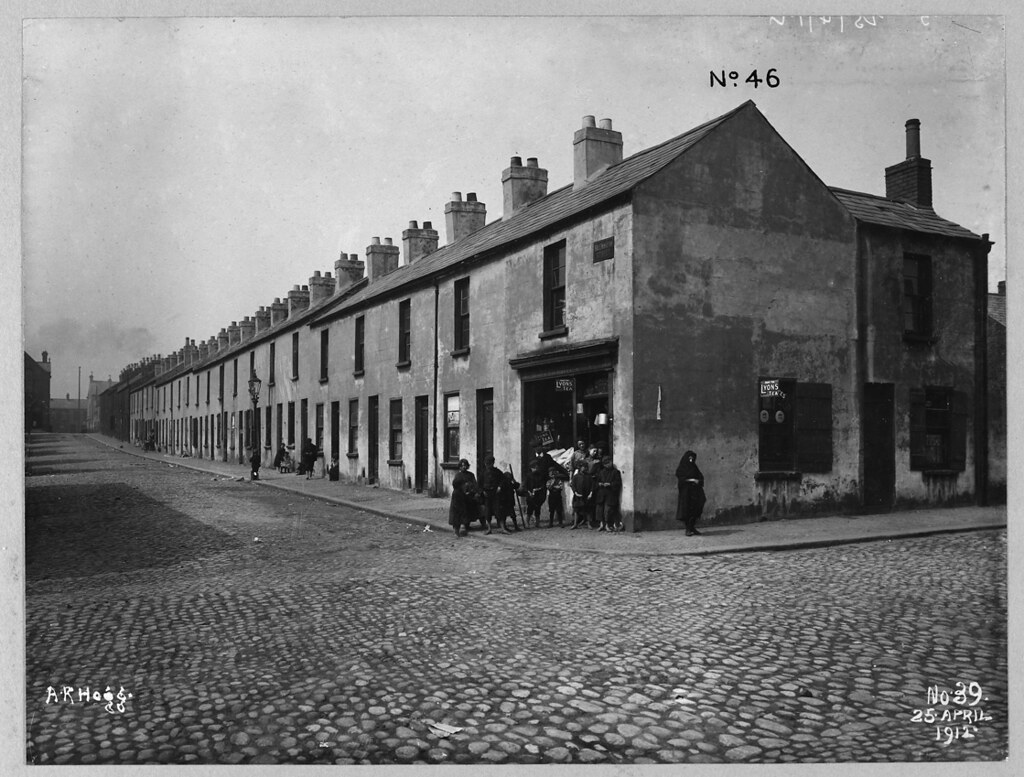 60 Amazing Vintage Photographs Capture Street Life in Belfast in the ...