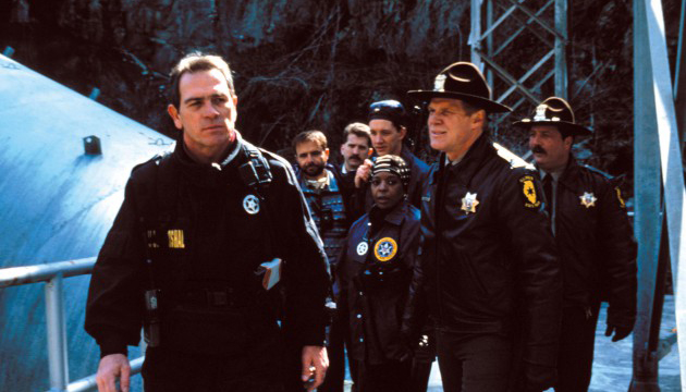 CommentaramaFilms: Guest Review: The Fugitive (1993) vs. Chain Reaction ...