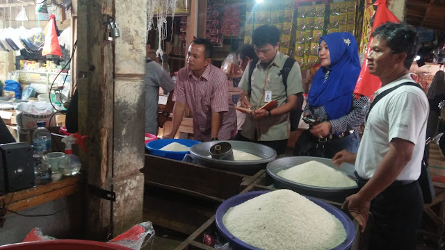 Ini Daftar Harga Sembako di Pasar Labuan - KRAKATAU RADIO