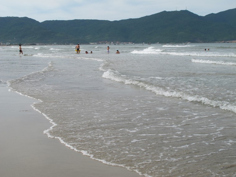 Xin chao!: Vietnam beautiful beaches, islands and bays