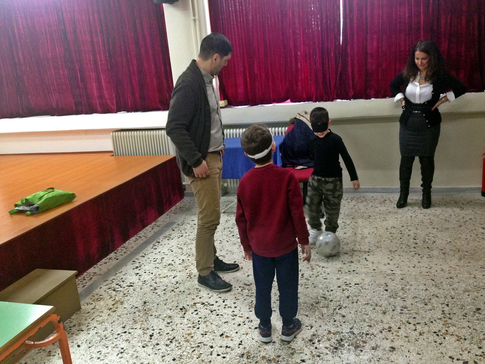 Με Άλλα Μάτια : ΠΕΡΙΠΟΥ 200 ΜΑΘΗΤΕΣ ΜΕΤΕΤΡΕΨΑΝ ΤΟ ΣΧΟΛΕΙΟ ΤΟΥΣ ΣΕ ...