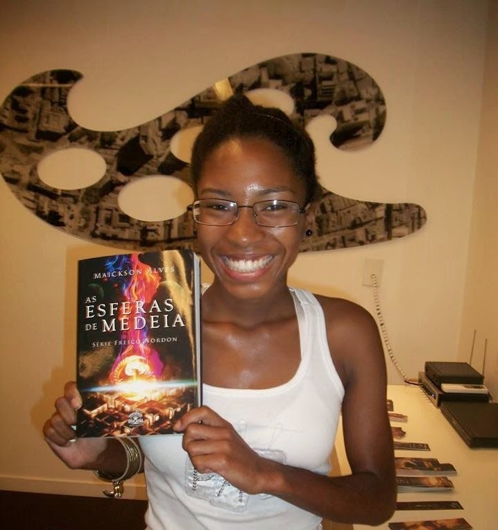 Resenha "As Esferas de Medeia"- Maickson Alves - Impressões de Maria