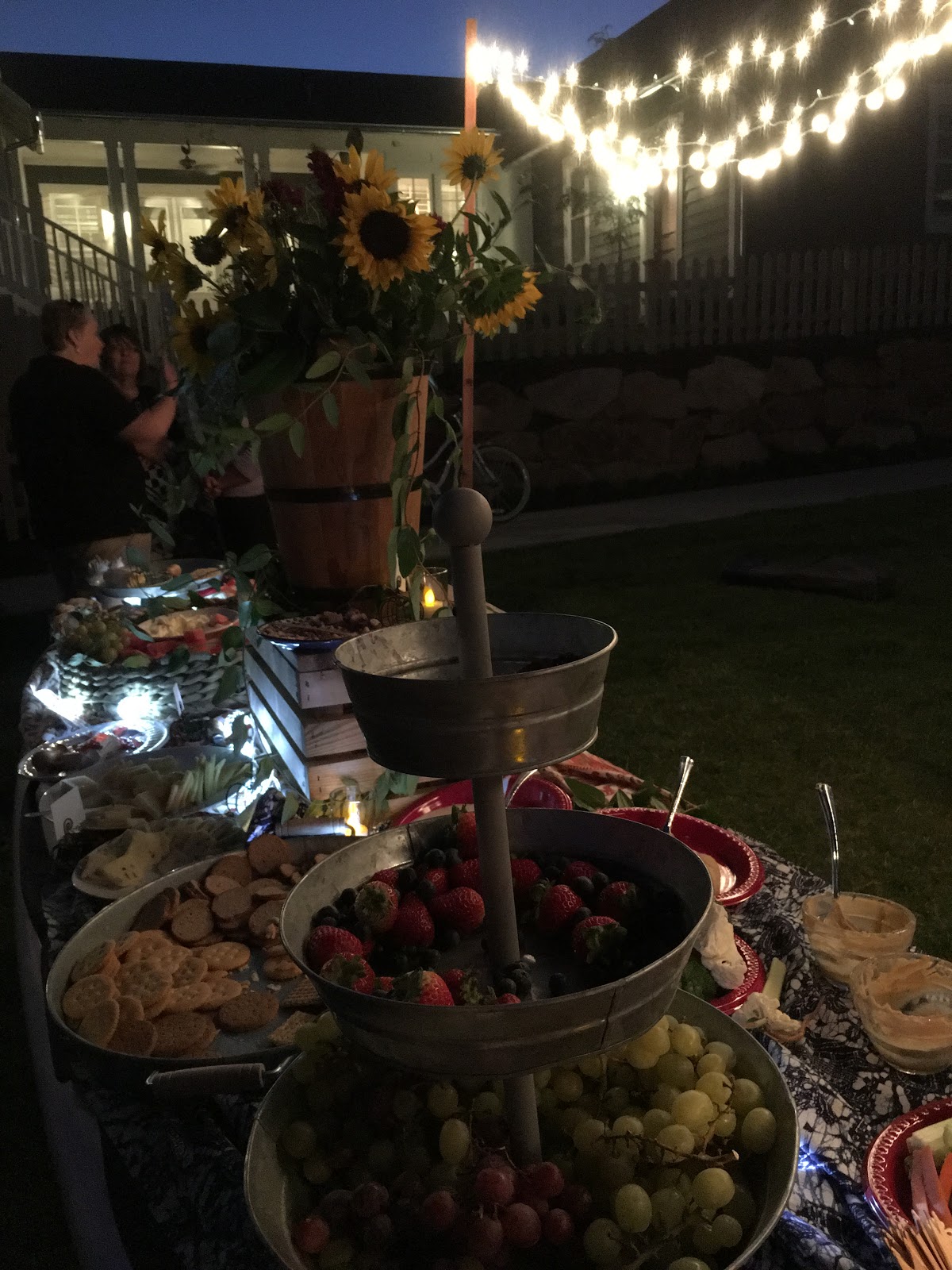 Dinner party by the lake - The Style Sisters