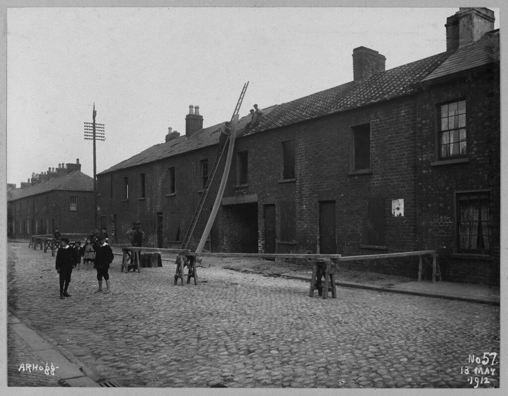 60 Amazing Vintage Photographs Capture Street Life in Belfast in the ...