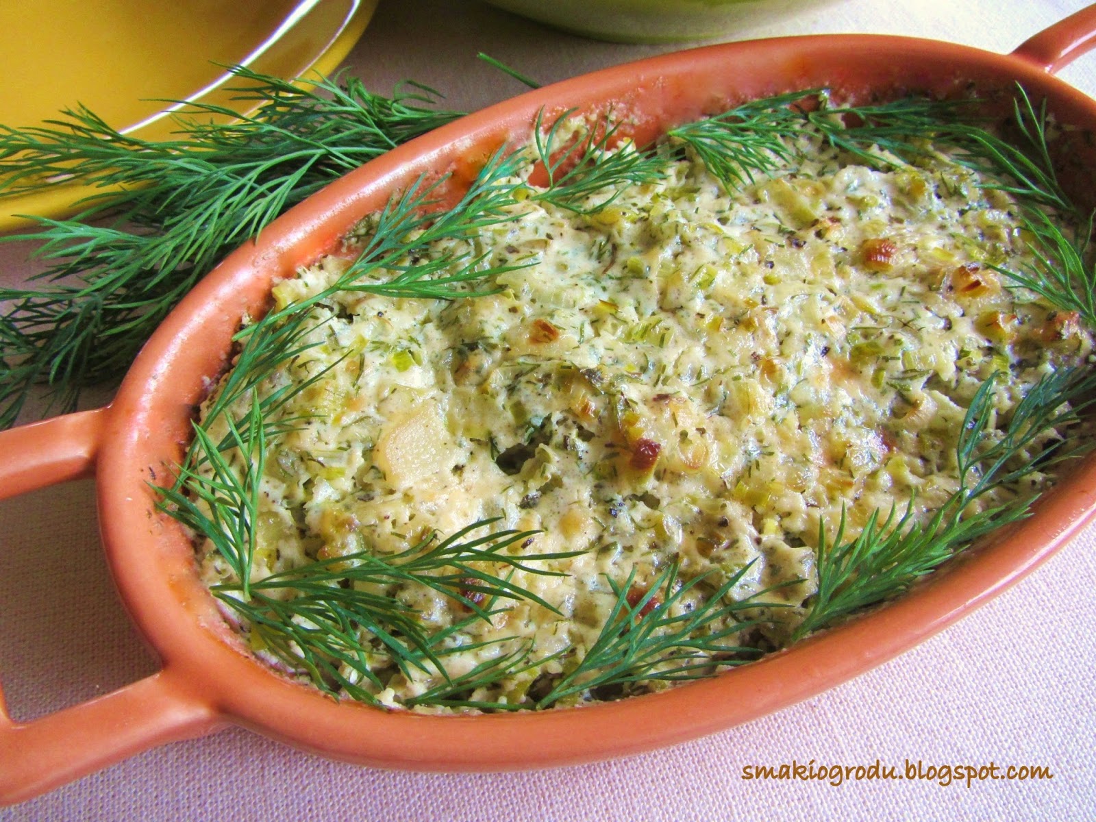 Smaki ogrodu: RYBA ZAPIEKANA W SOSIE KOPERKOWYM Z POREM