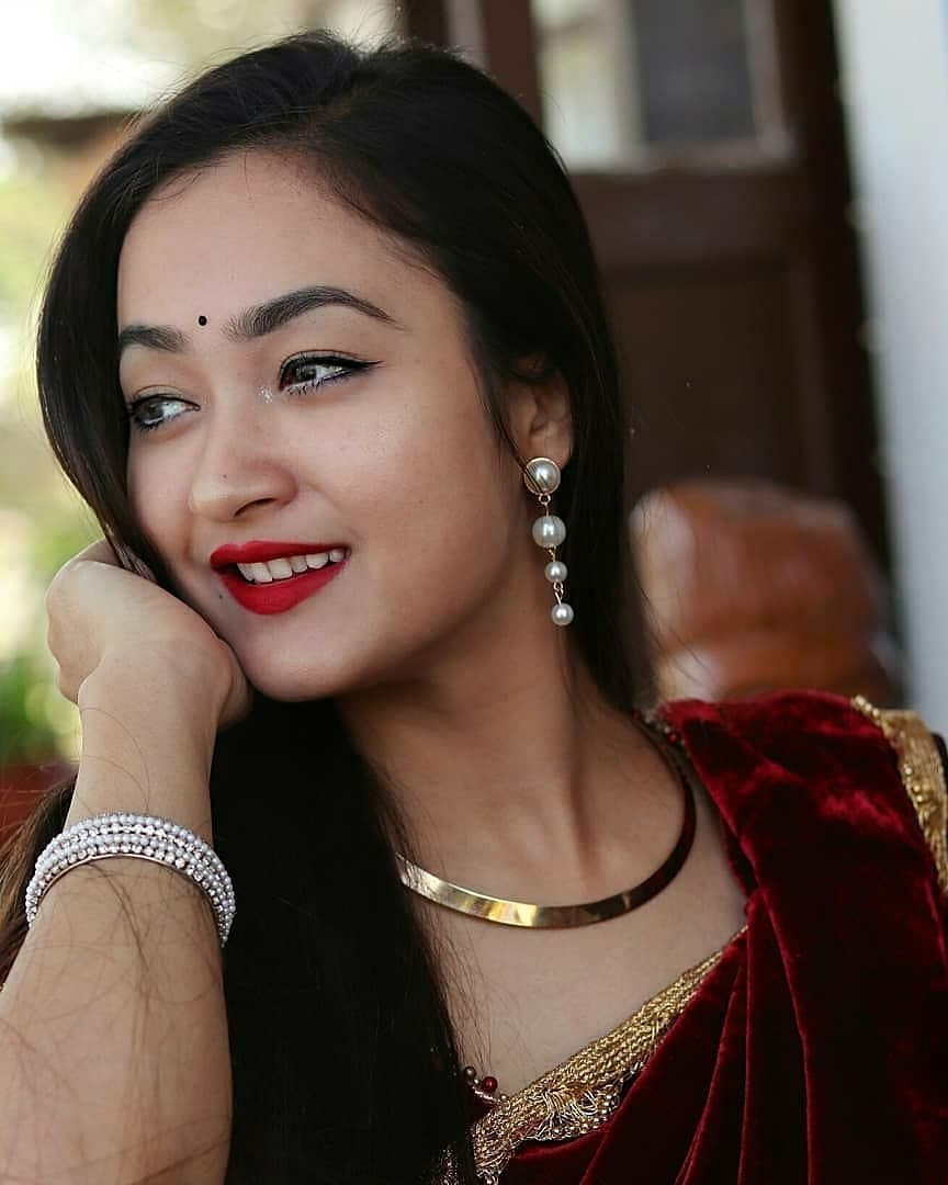 Bold and Beautiful Indian Girls Random Saree Images