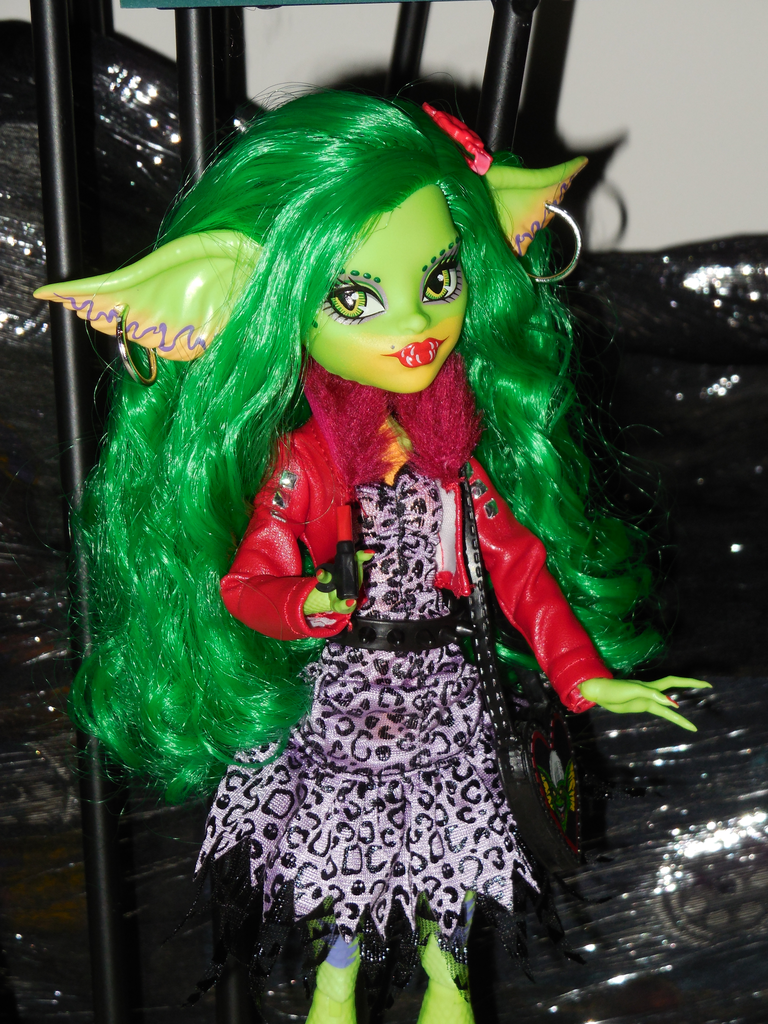 Veni Vidi Dolli: REVIEW: Monster High Skullector Greta Gremlin