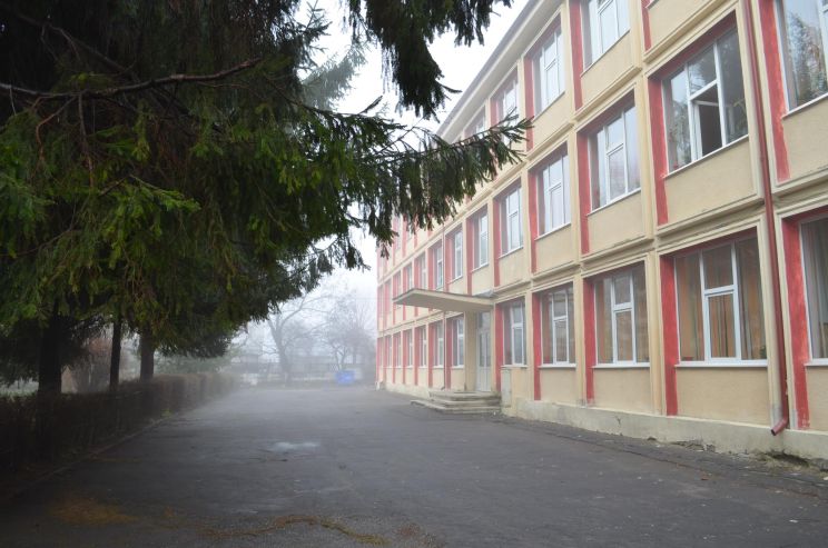 La multi ani, Scoala Gimnaziala "George Bacovia"! - Blogul lui Constantin