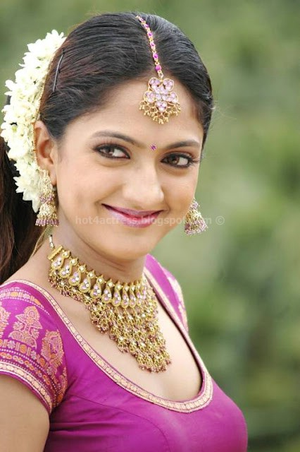 Sheela Show Her Hot Navel - Hot 4 Actress