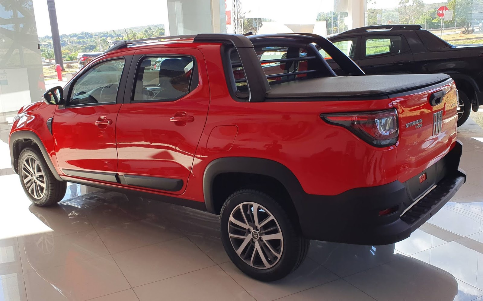 Nova Fiat Strada 2021 Volcano: como anda a mini Toro