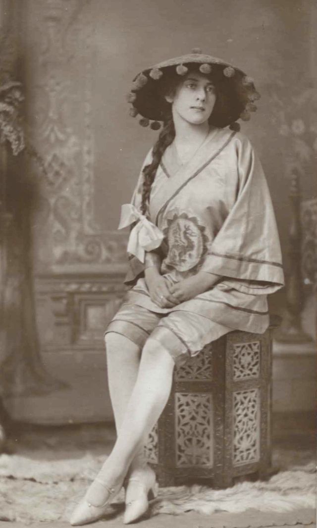 45 Cool Photos of People in Fancy Costumes in the Early 20th Century ...