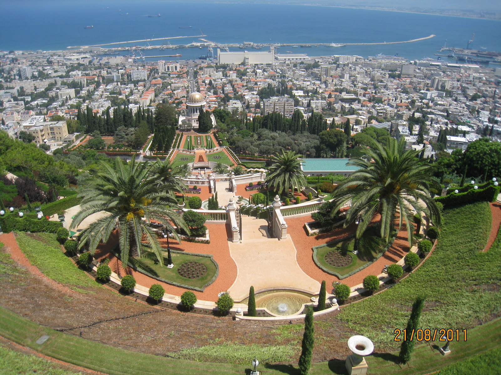 LOST IN THE MIDDLE EAST: Visit to Haifa (I)