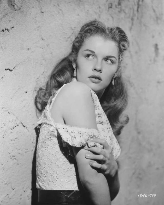 30 Glamorous Photos of Luana Patten in the 1950s and ’60s | Vintage ...