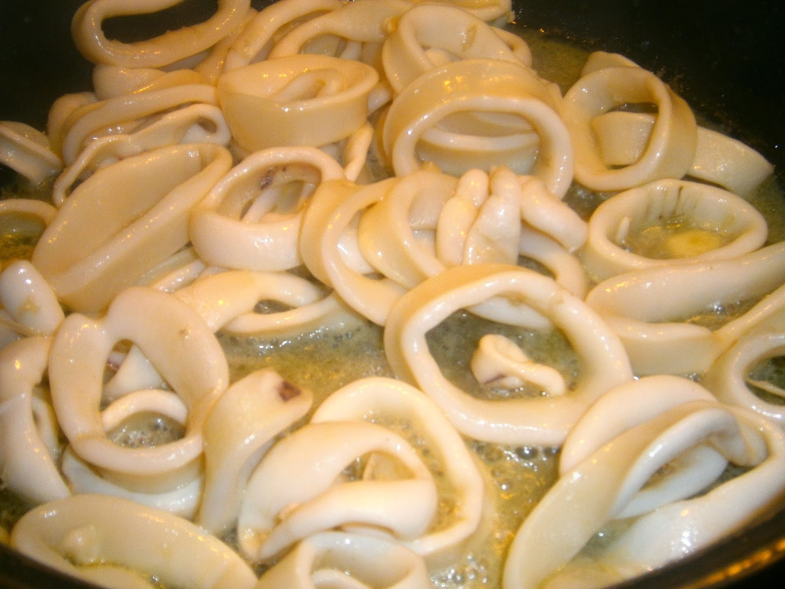 Calamares en salsa picante.