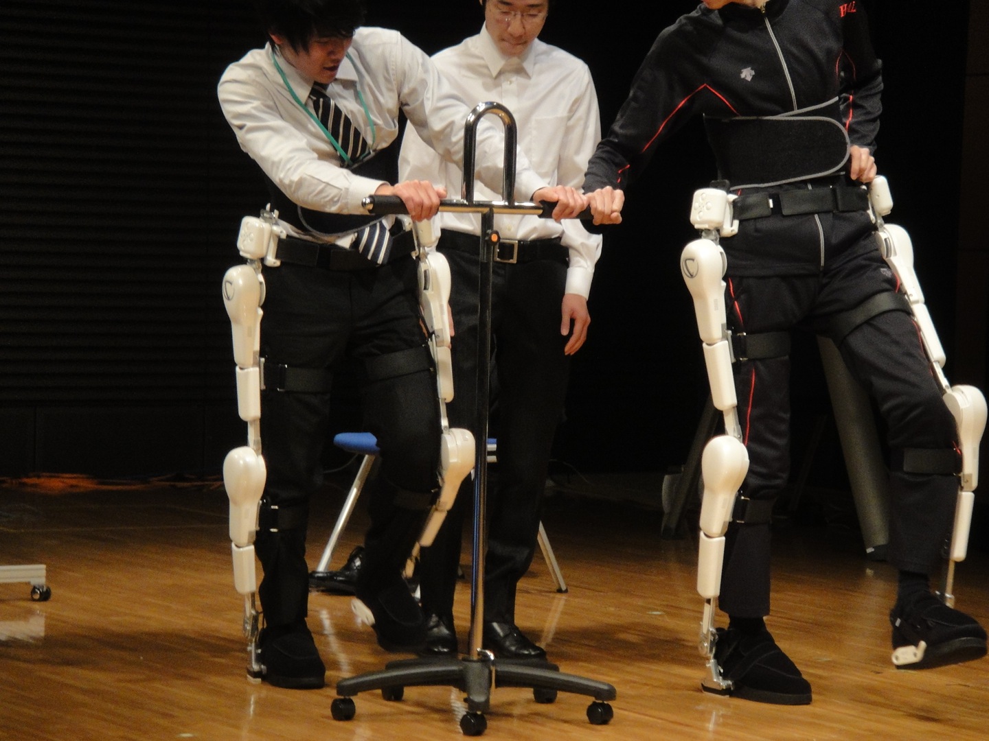 REHABILITACIÓN Y MEDICINA FÍSICA. Mirando al futuro.: HAL, exoesqueleto ...