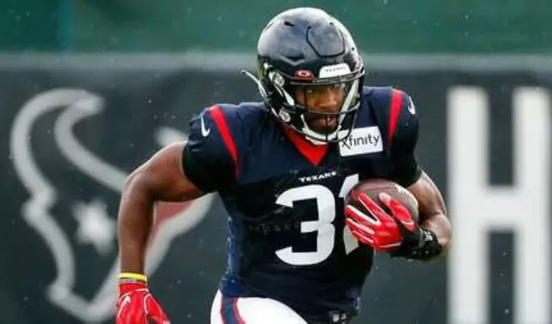 Running back David Johnson reorganizes contract with Texans