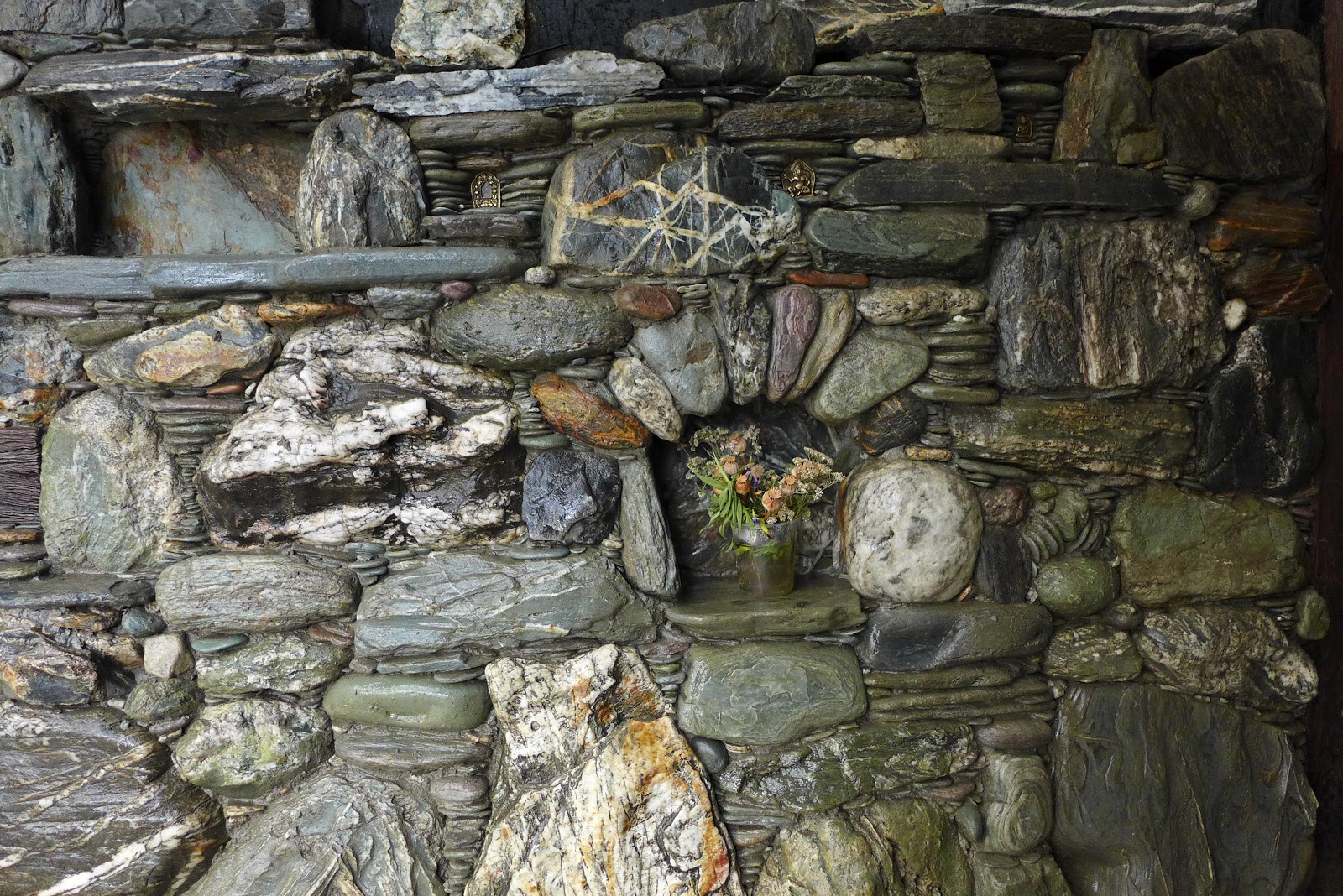 Jeffrey Bale's World of Gardens: The Geologic Wall