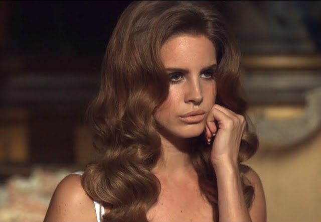 The Curvy Black Fashionista: What a pretty singer - Lana Del Rey