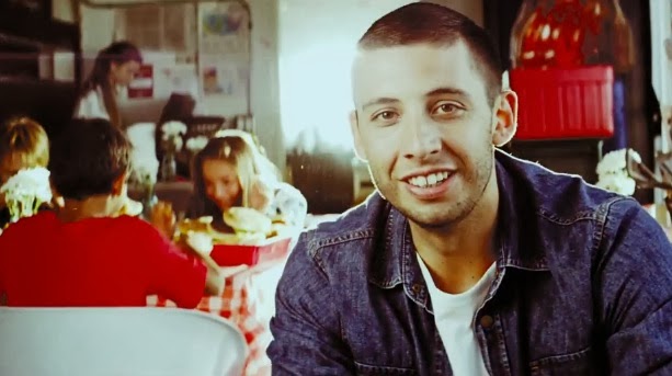 Example y la infancia en ‘Kids Again’ | One Hit Wonder Factory