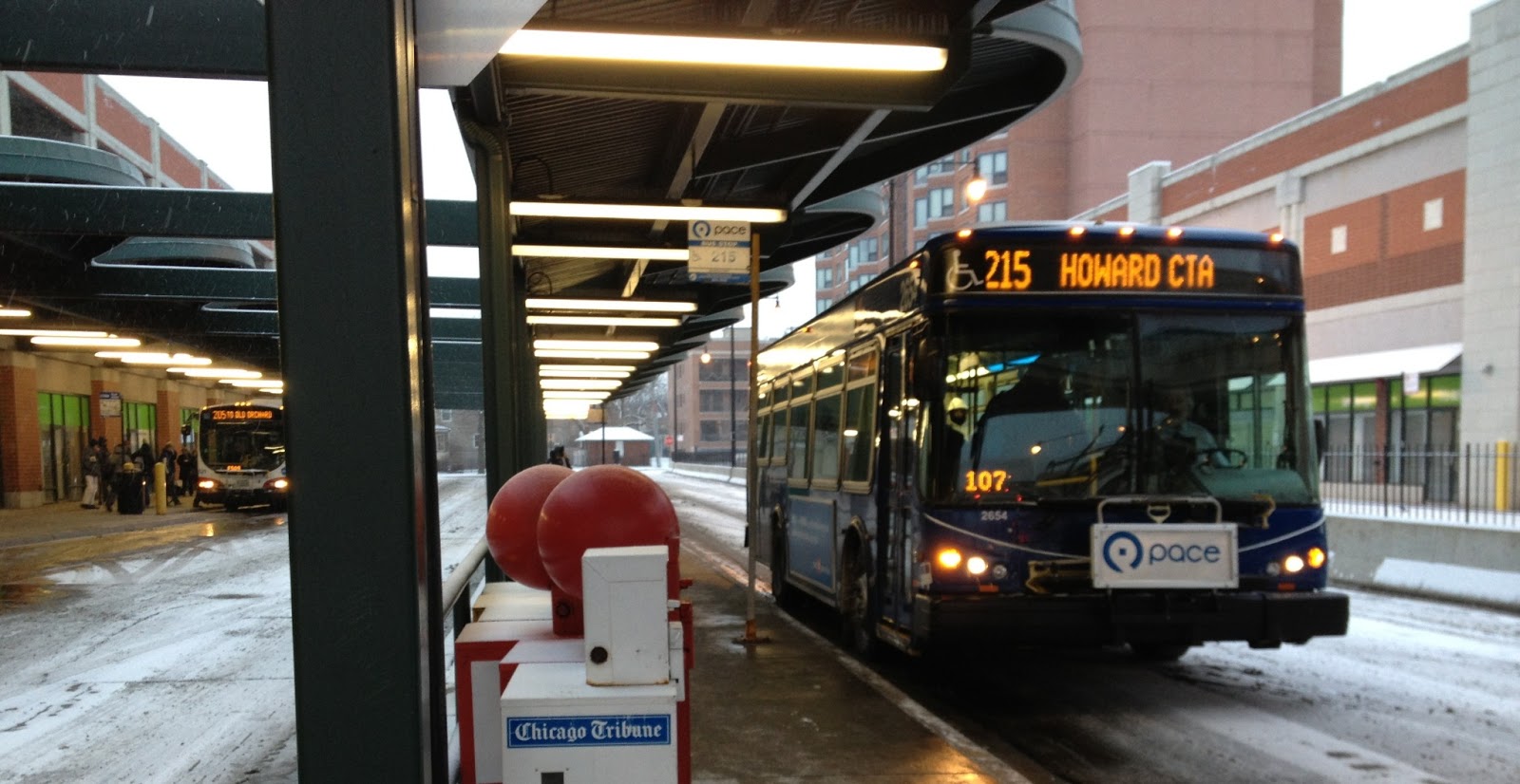 Chevanston Rogers Park: Suburban Pace Bus @ Chicago's Howard Bus Stop.