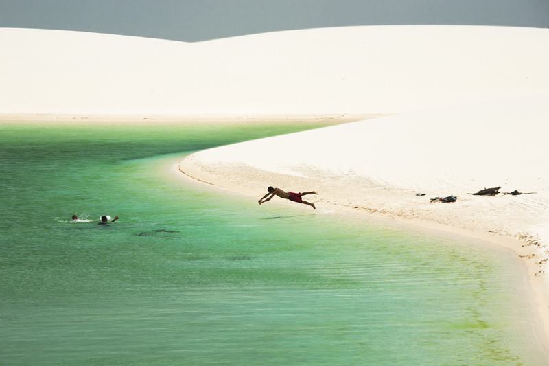 Lençóis Maranhenses, Crystal clear water between the Dunes