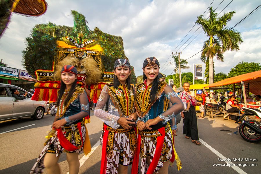 125 Dadak Merak Tampil Bersamaan