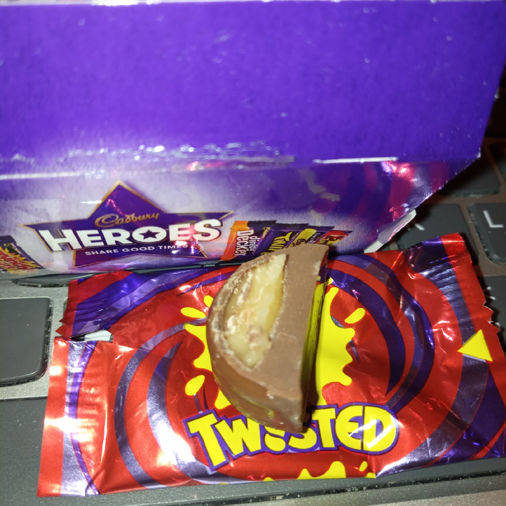 Supersupergirl's Food Reviews: Unboxing a mini box of HEROES