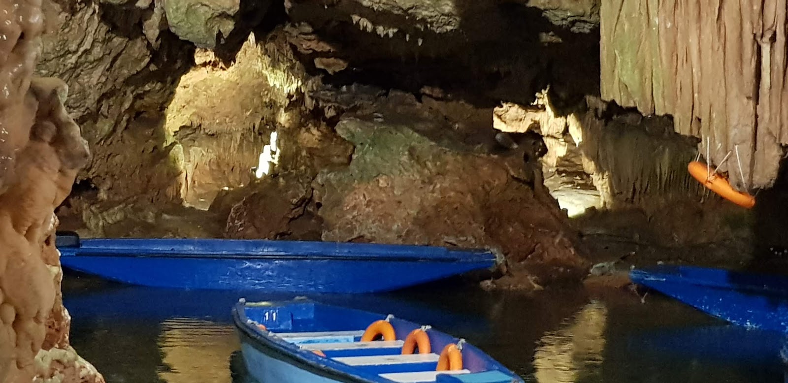 Sailing with Moondance : Diros - Vlychada Caves Port Lemoni