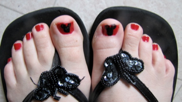 Creative 2x Mom: Mickey Mouse Toes