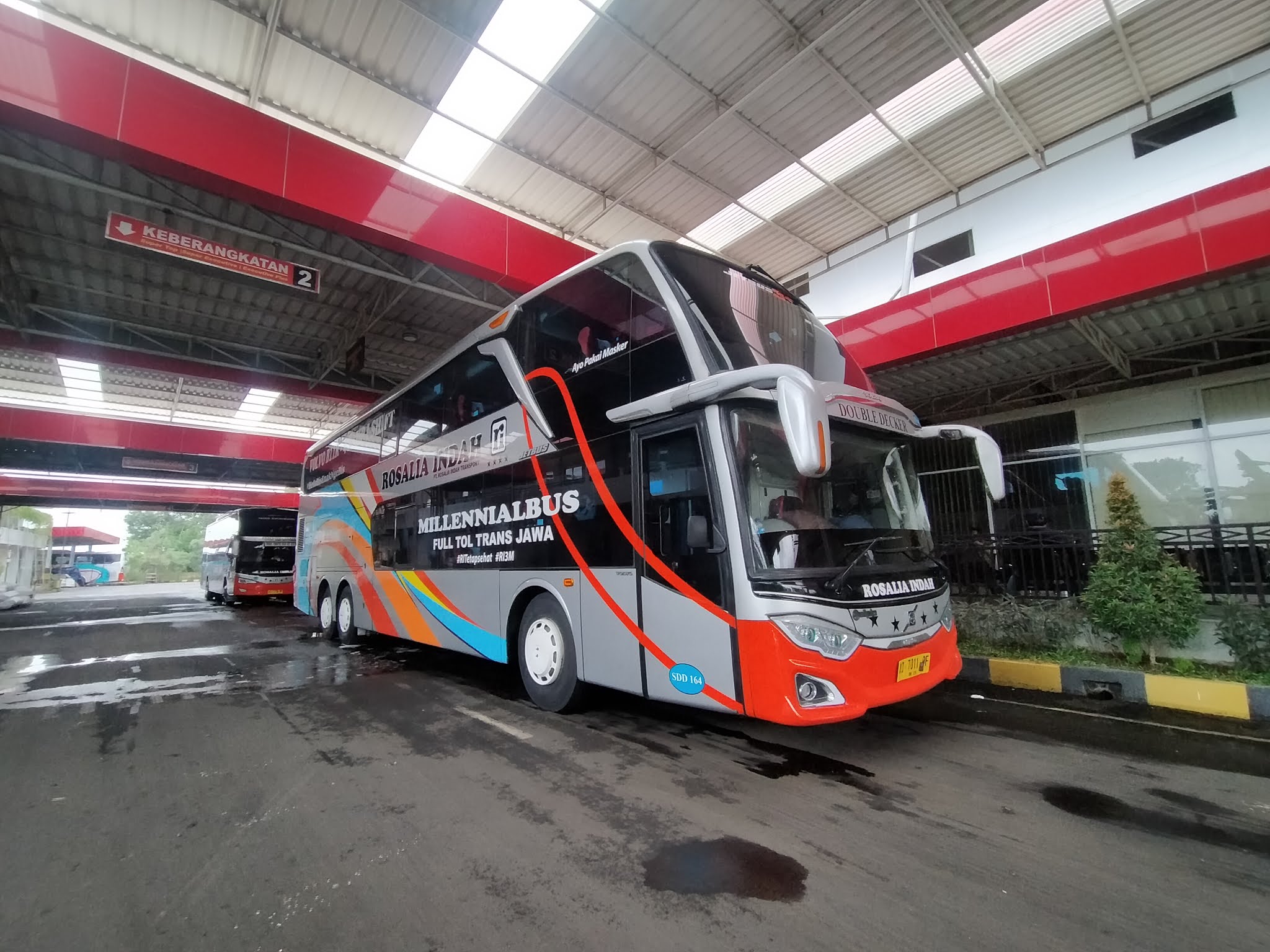 Menikmati Bis Tingkat First Class Rosalia Indah dari Palur ke Bekasi