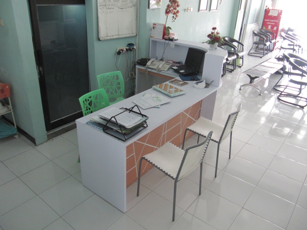 Meja Customer Sevice Untuk Ruang Sempit - Furniture Kantor Semarang ...