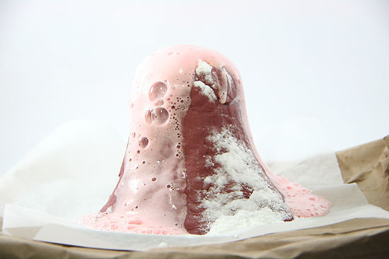 make ourselves creatively: Make a mini Volcano