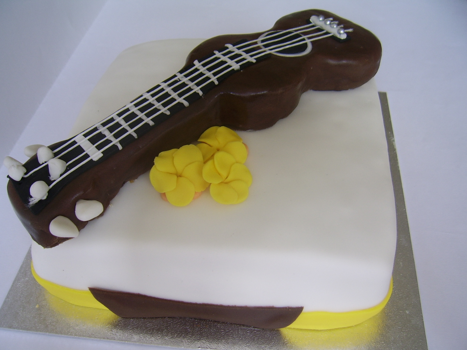 irenafoods: Ukulele cake - Tort ukulele - Torta ukulele