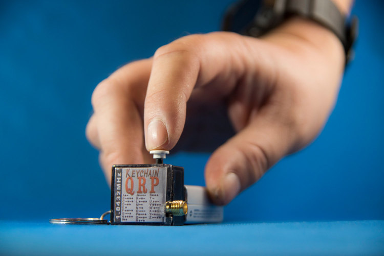 Delboy's Radio Blog: Keychain QRP - World's Smallest HF Transmitter