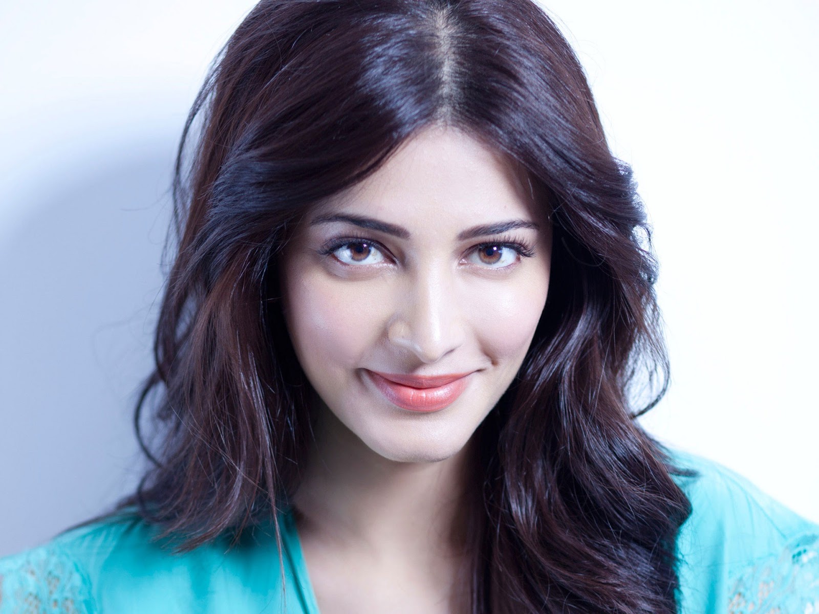 Beautiful Shruti Haasan HD Wallpapers
