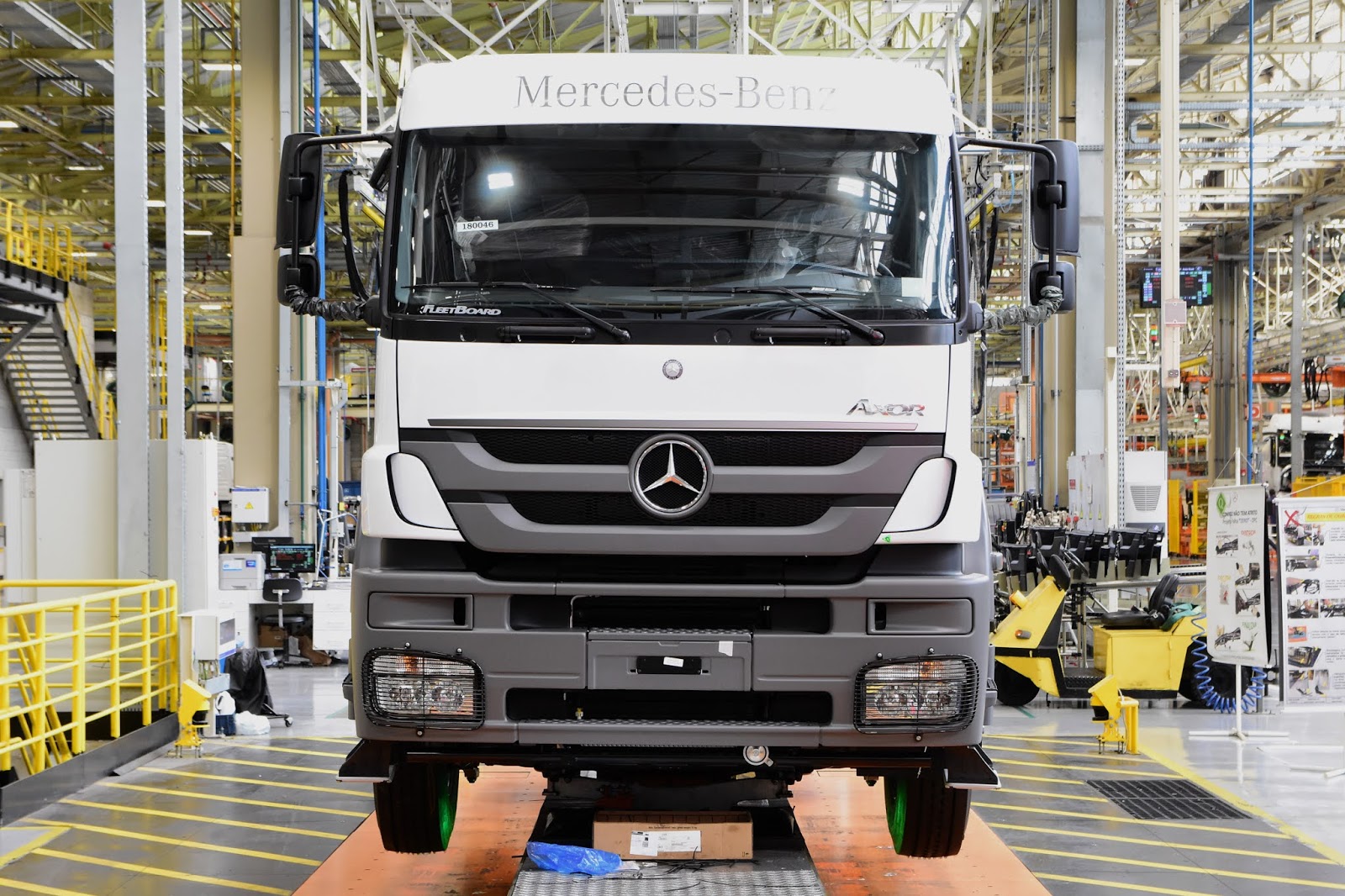 DIECIOCHO RUEDAS: MERCEDES BENZ ARGENTINA PRESENTÓ EL AXOR 2036 ...