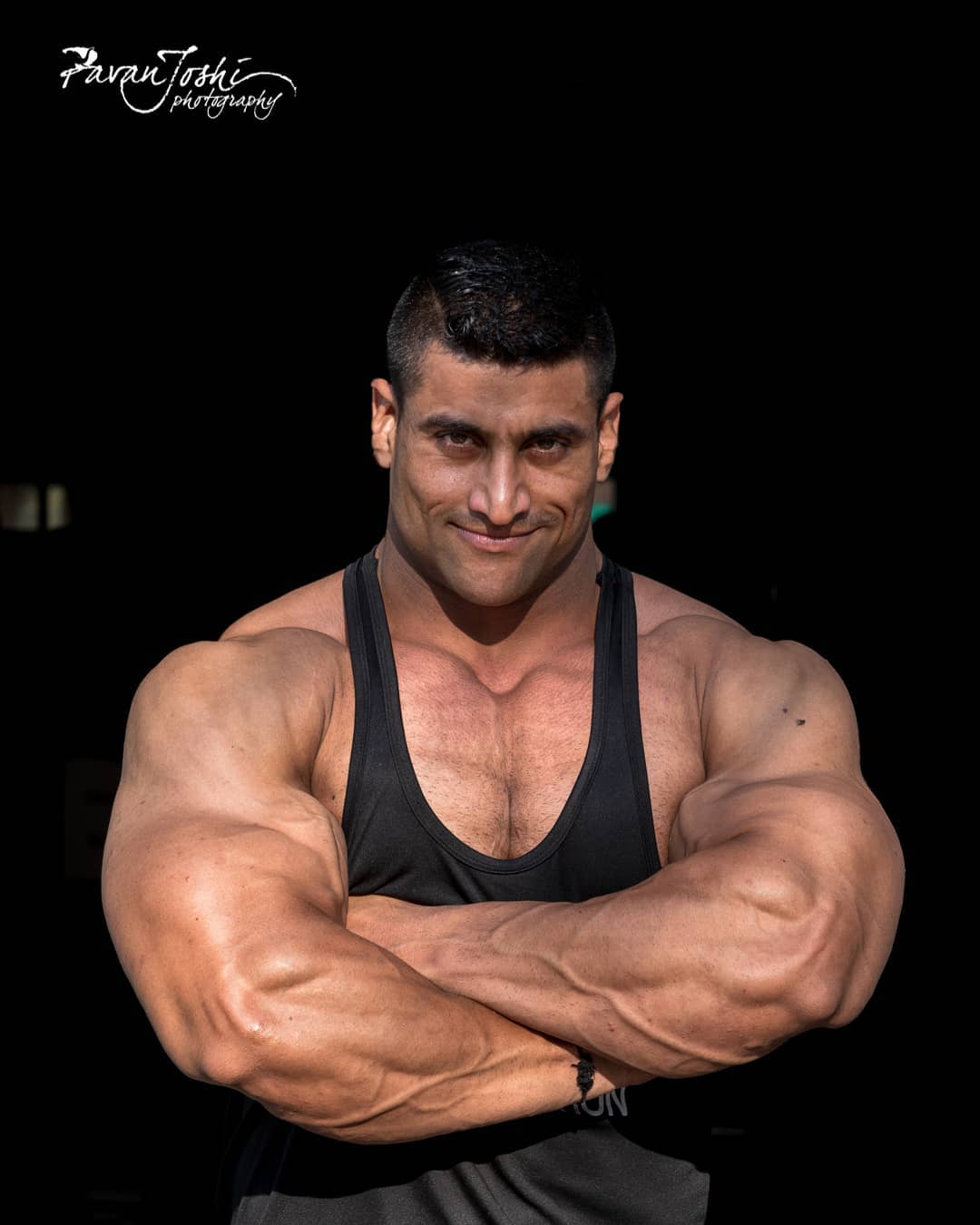 Muscle Lover: Bodybuilders with crossed arms (4)