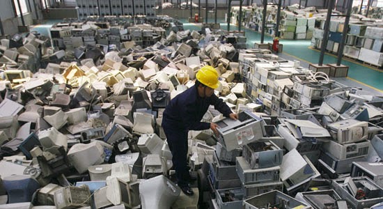 Ariana Lozoya: Reciclaje de Computadoras.