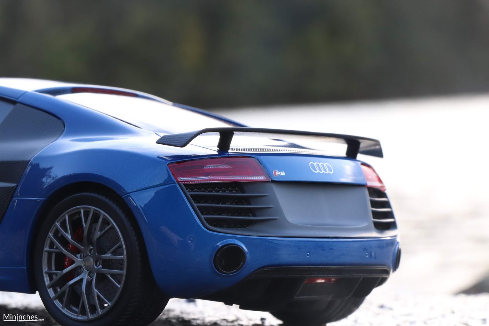La rare Audi R8 LMX se réduit au 1/18 grâce à DNA Collectibles - Mininches
