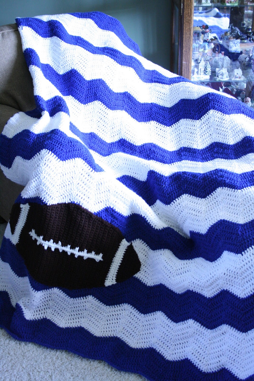 Priscillas: Football blanket is finished, and more "FALL"