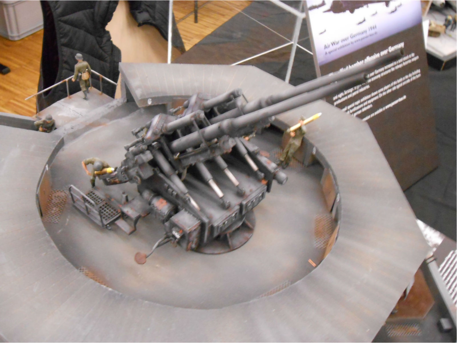 Le canon de 12,8-cm (ou 128) Flak 40.