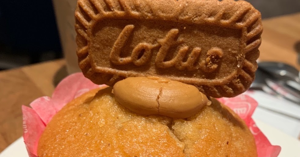 FOODSTUFF FINDS: Lotus Biscuit Muffin (Costa) By @Cinabar