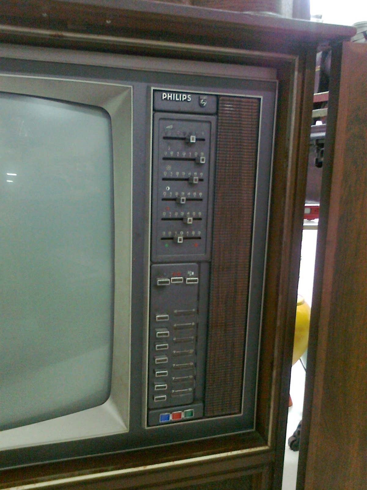 O COLECIONADOR 123: TELEVISÃO ANTIGA