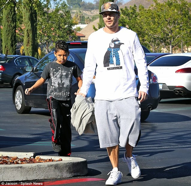 Kevin Federline World: Kevin Federline out with son Kaleb