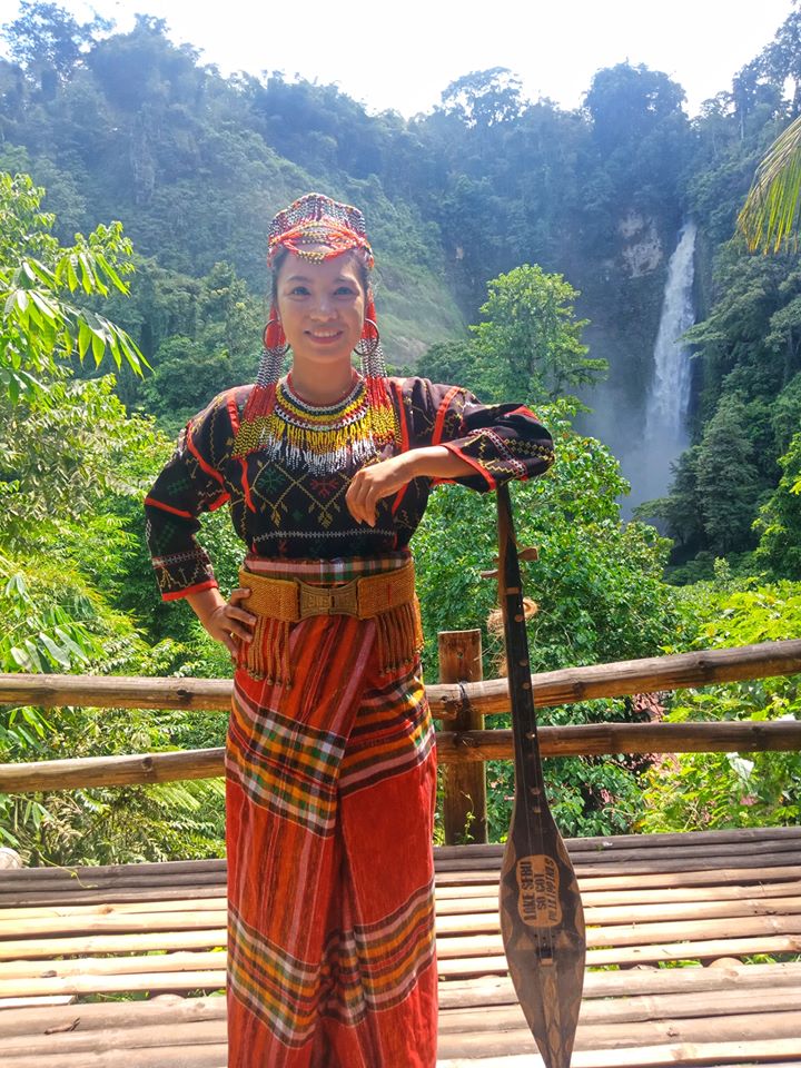 T'BOLI TRIBE in LAKE SEBU