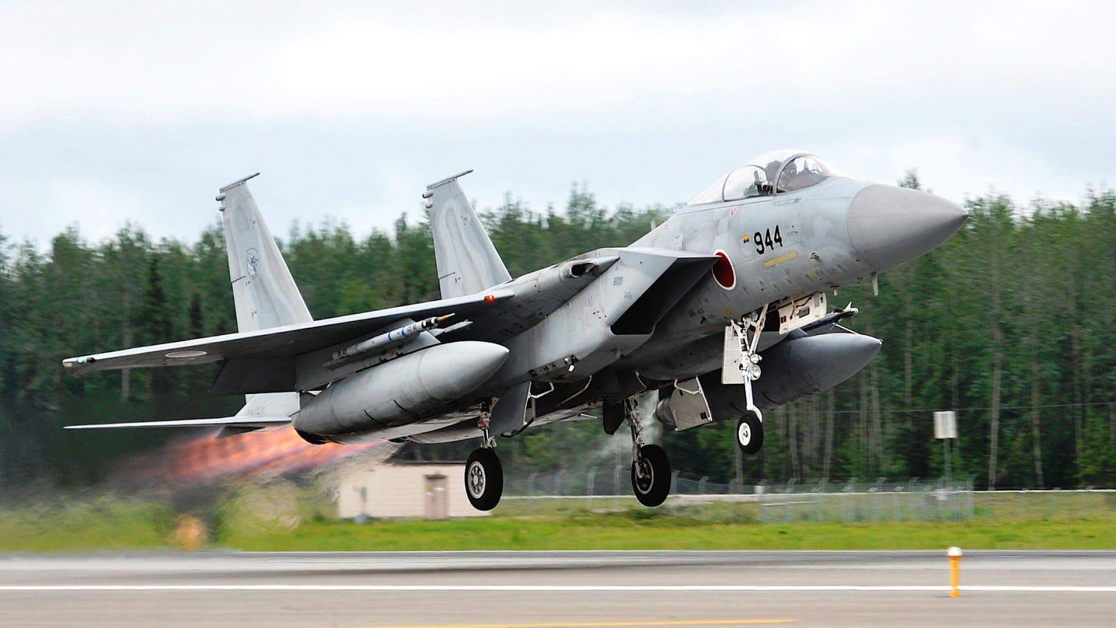 Japan gets approval to upgrade 98 F-15J Eagle fighters to Japanese ...