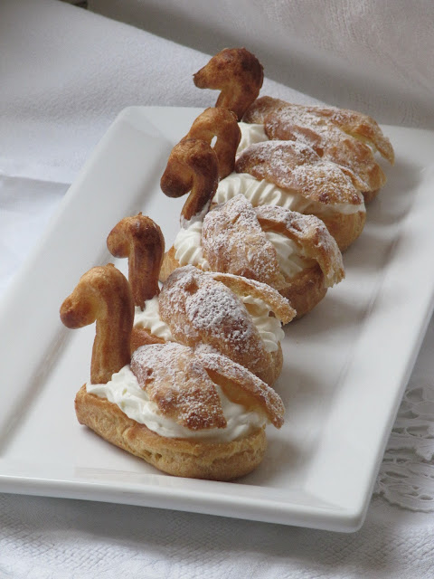 La cuisine d'ici et d'ISCA: Cygnes à la Chantilly