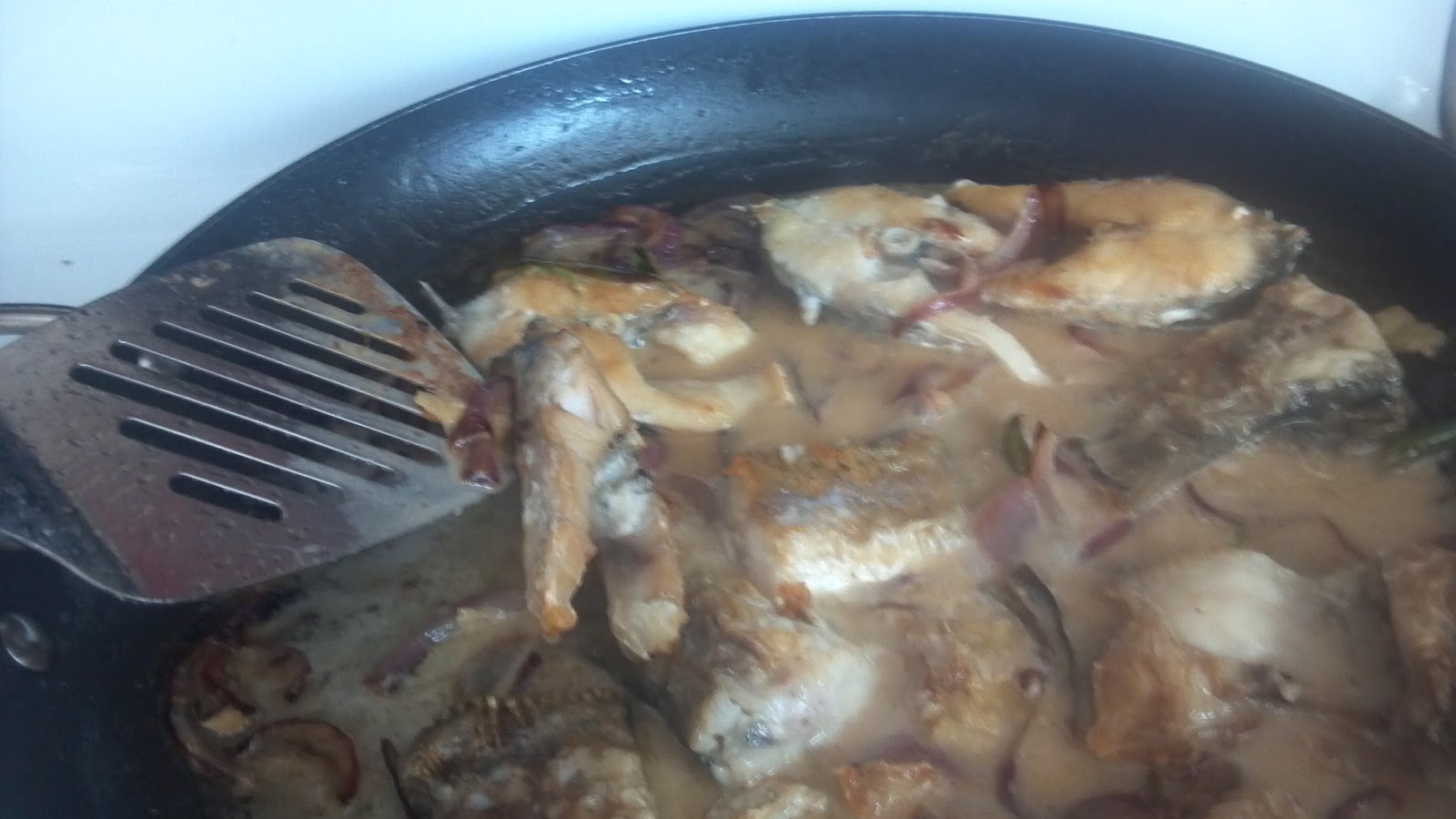 Pinky's Creative Recipes: Bhetki Narkol Mach (Fish cooked in coconut milk)